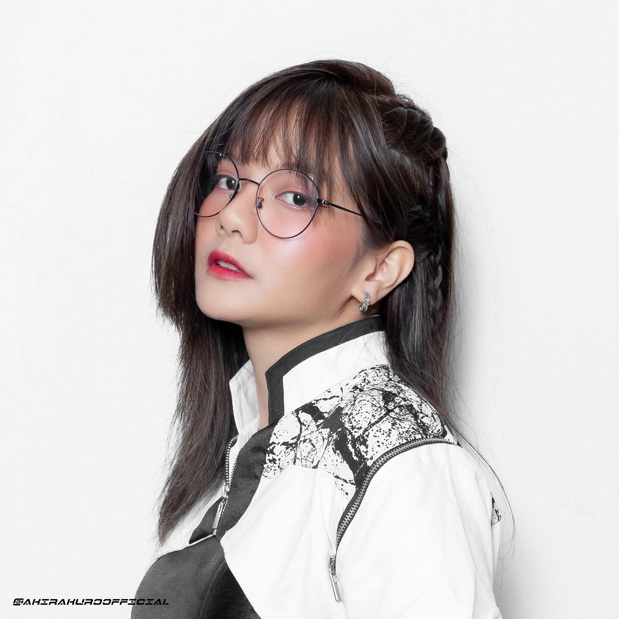 Profile | AKIRA-KURO Official